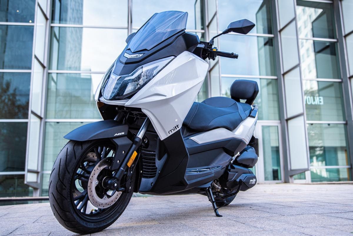 Mitt 330 GTS Motorcycles - Photos, Video, Specs, Reviews | Bike.Net