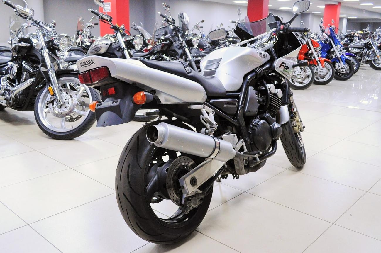 Yamaha FZS 400 Fazer: фото, характеристики, история | Bike.Net