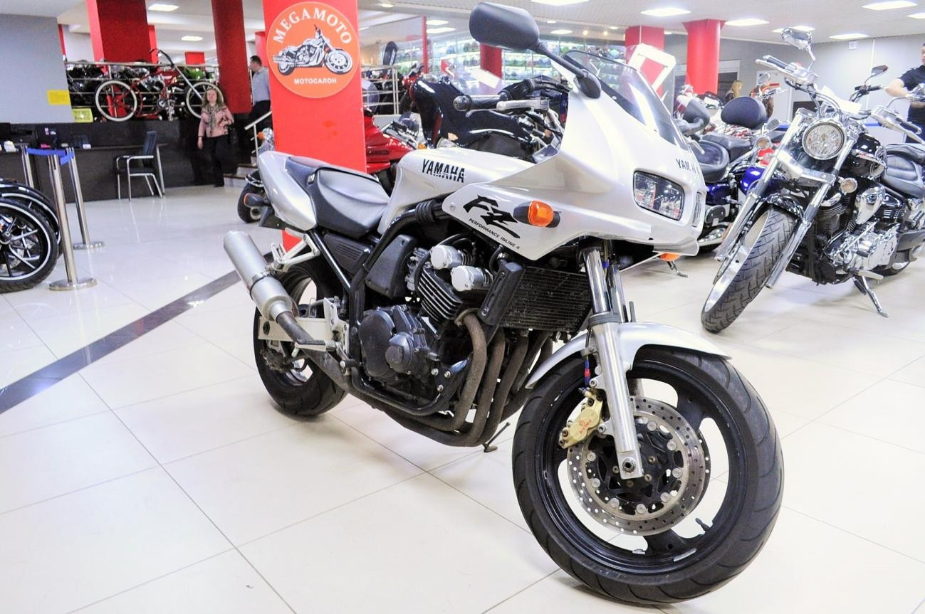 Yamaha FZS 400 Fazer: фото, характеристики, история | Bike.Net