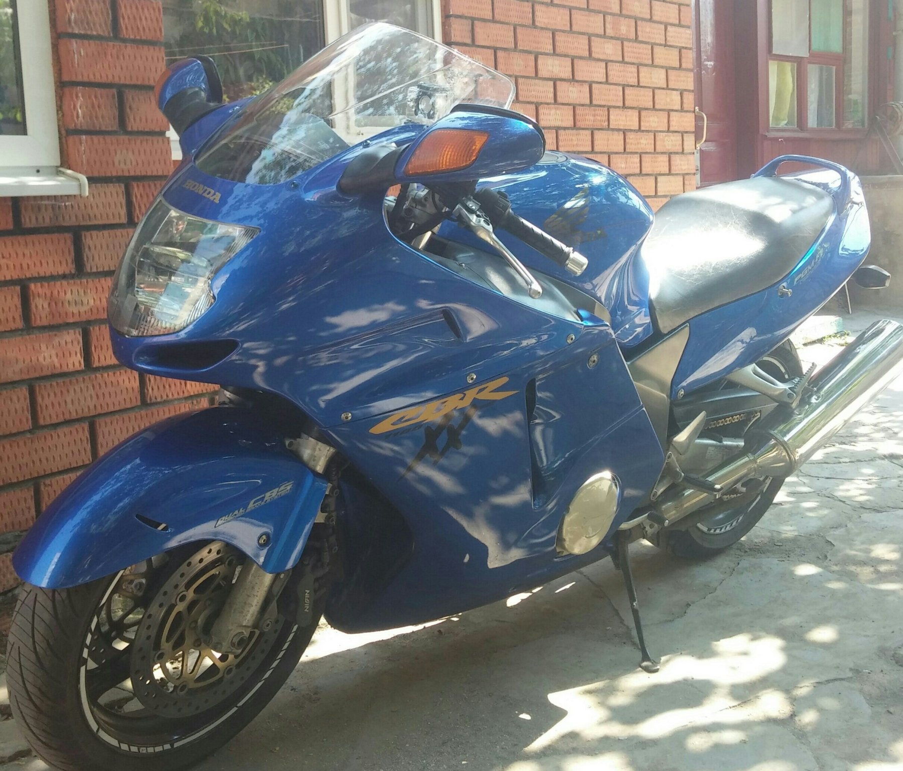 Honda CBR 1100 XX Super Blackbird, 1999 Motorcycles - Photos, Video ...