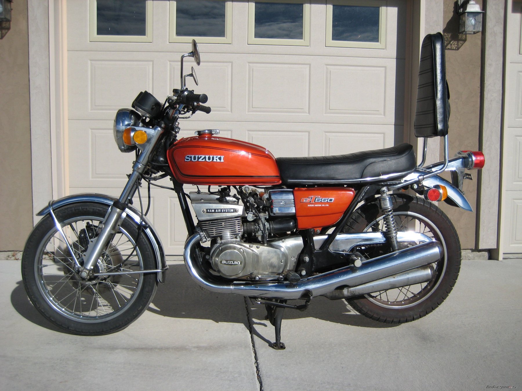 Suzuki GT 550, 1975 Motorcycles - Photos, Video, Specs, Reviews | Bike.Net